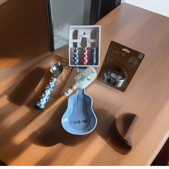 Dolly Parton | Kitchen | In The Kitchen Wdolly Parton Utensilsbiscuit ...